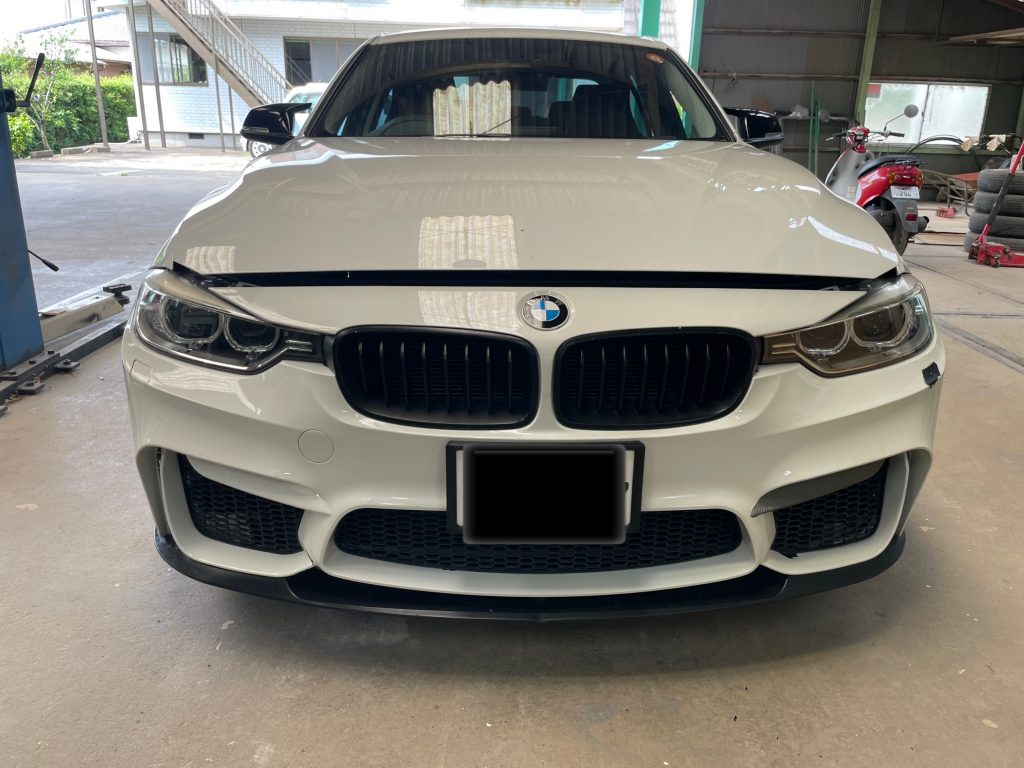 [成田市]BMW 3シリーズ フロントバンパーのキズ凹みを修理をいたしました。八街市の車傷修理はKMC FACTORYにお任せ下さい ...